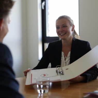 FIEGE als Arbeitgeber: Gehalt, Karriere, Benefits