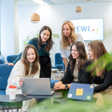 REWE International als Arbeitgeber: Gehalt, Karriere, Benefits ...