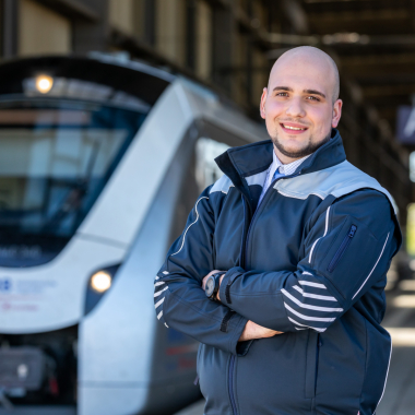 Transdev als Arbeitgeber: Gehalt, Karriere, Benefits, Unternehmenskultur